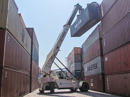 Reach stacker de Terex, éxito en brasil – Revista digital Noticias ...