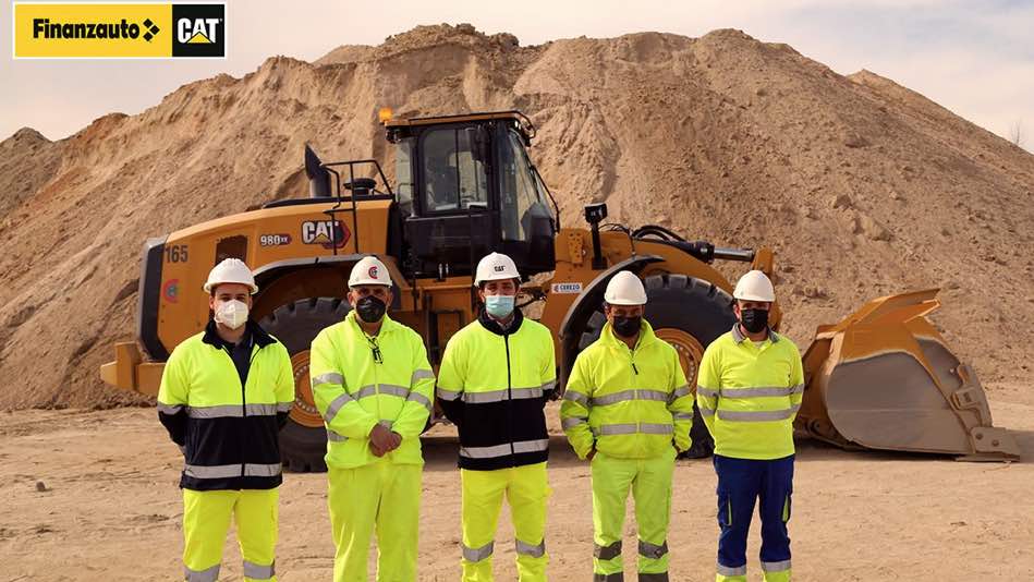 Finanzauto con la nueva Cat® 980XE junto a Excavaciones y Transportes ...