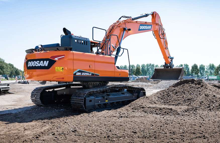 La nueva DX225LC-7X es la primera excavadora ‘inteligente’ de Doosan