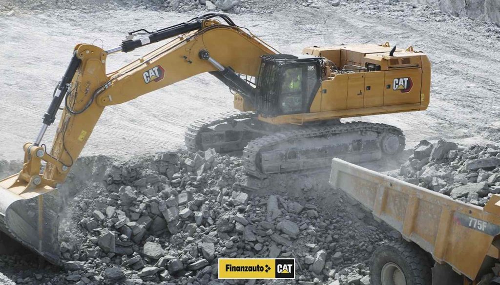 Finanzauto entrega una excavadora de cadenas Cat 395 a MOVITEX