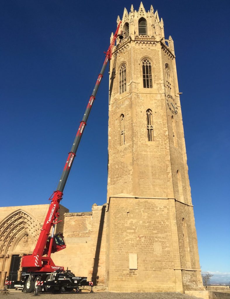 Liebherr presenta una nueva grúa sobre orugas LR 12500-1.0