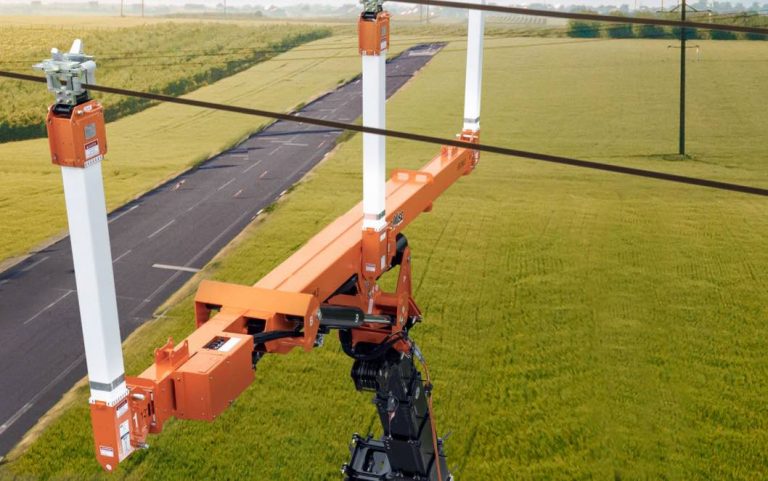 National Crane y LineWise se unen para trabajar en alto voltaje