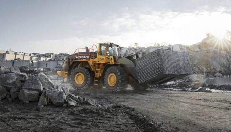 El dúmper rídigo HD785-8 de Komatsu en Bauma 2022