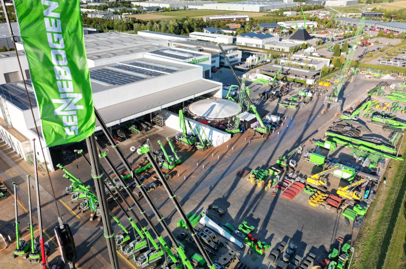 National Crane celebra su 75 aniversario