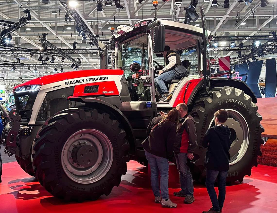 Massey Ferguson presenta el MF 9S