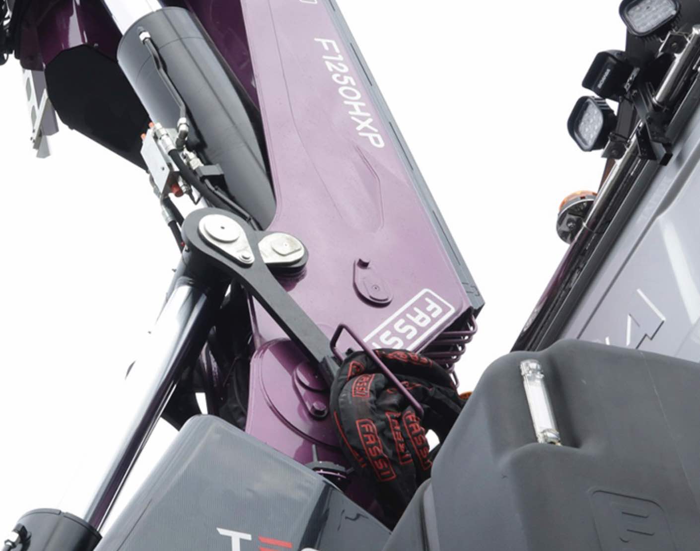 Nueva grúa hidráulica articulada FASSI F1250R-HXP TECHNO