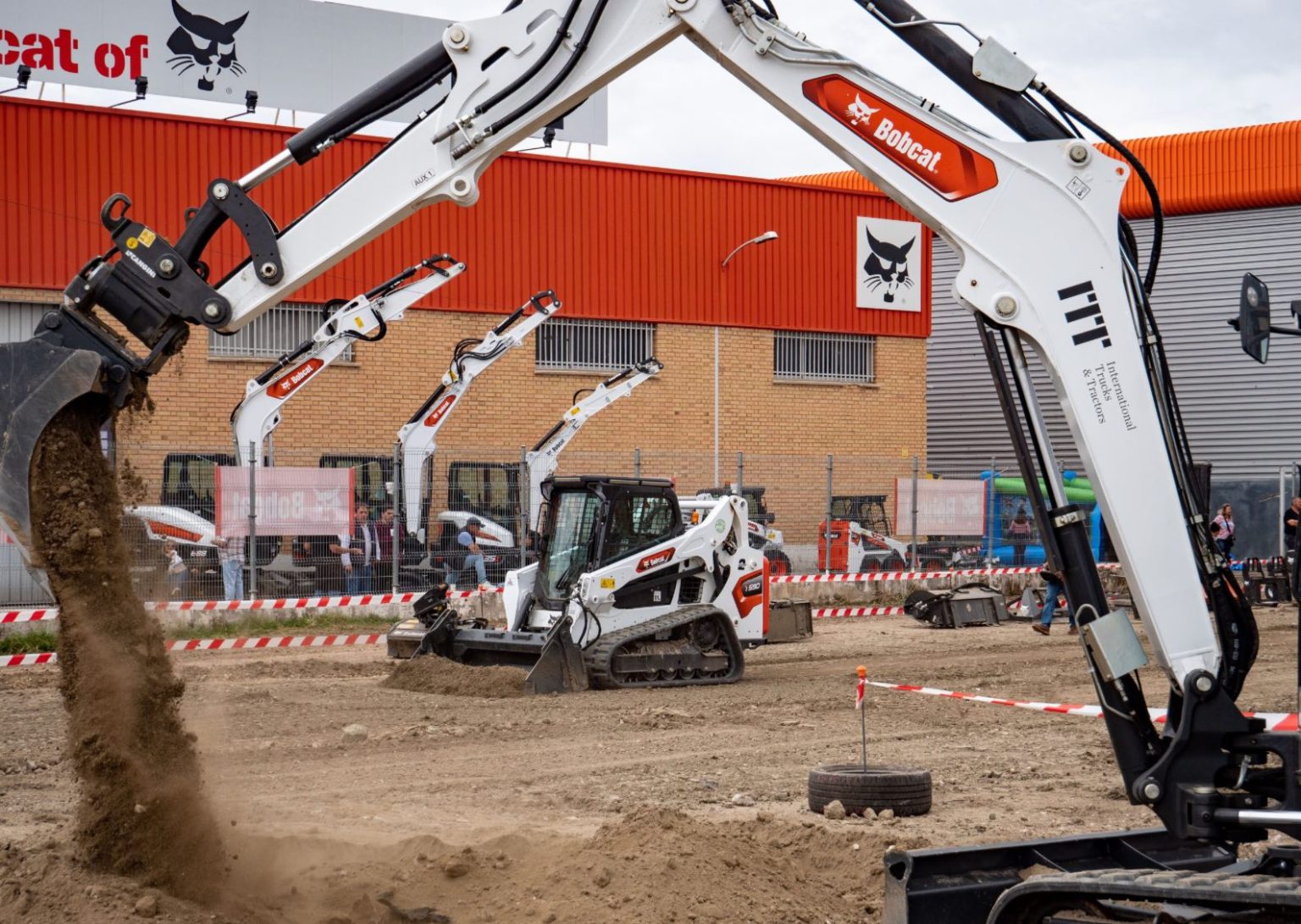 La nueva motoniveladora Cat® 120 GC ofrece el equilibrio adecuado