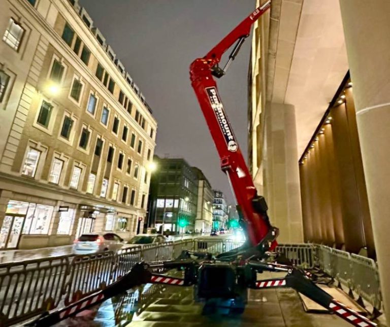 Multitel en APEX con su nueva plataforma articulada super compacta