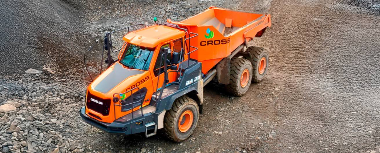 Un camión Develon DA30-7 flota de Cross Civils & Construction