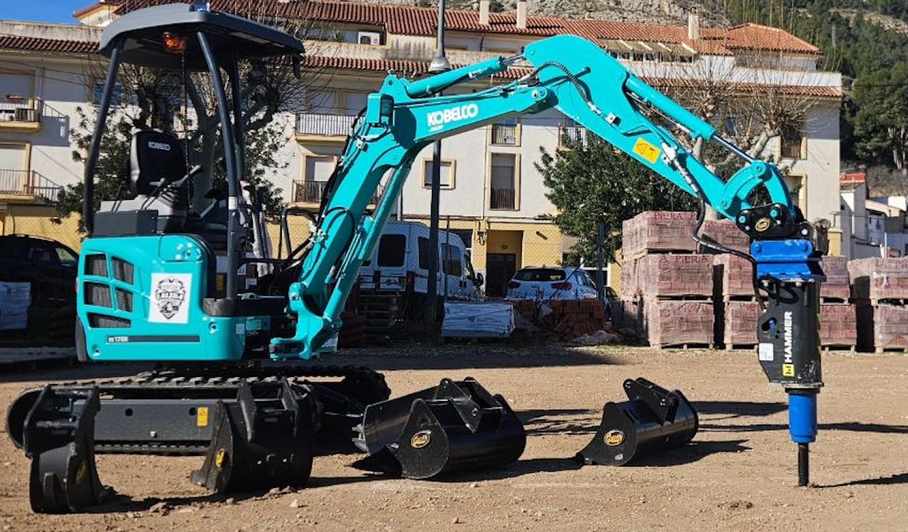 MALCOP entrega una miniexcavadora Kobelco SK17SR