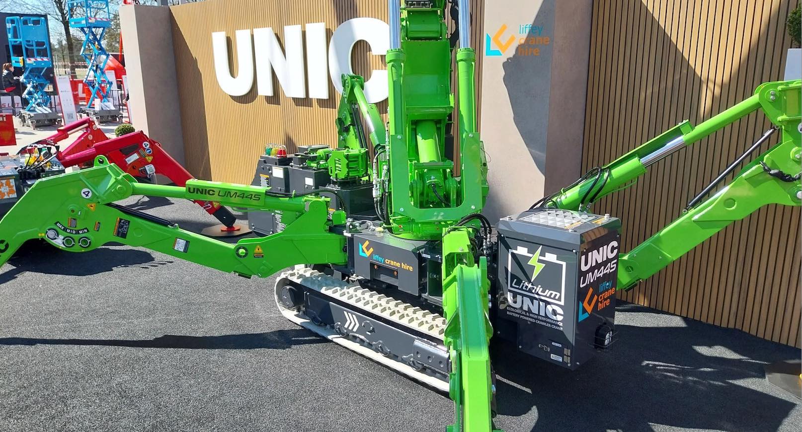 UNIC Cranes Europe lanza la grúa UM445 en Bauma 2025