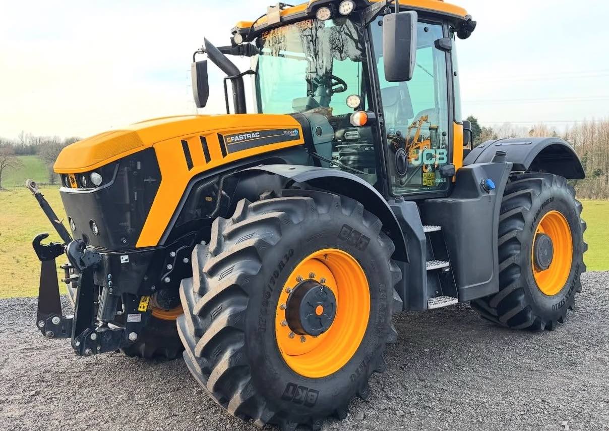 El neumático BKT AGRIMAX SIRIO equipa al JCB FASTRAC