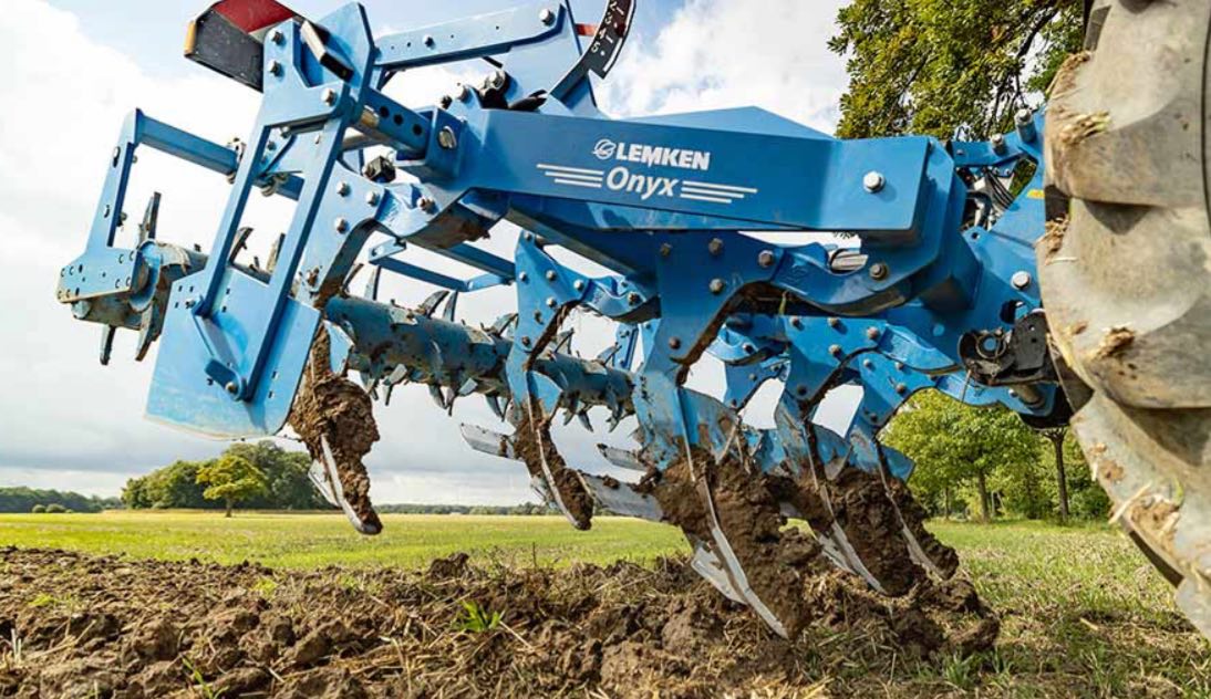 LEMKEN amplía su gama de aperos con el nuevo subsolador Onyx