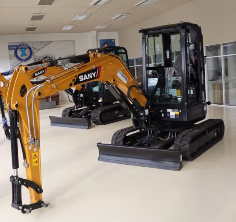 EXMAIN presenta excavadora SANY SY35U en sus instalaciones