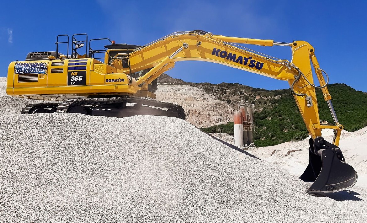 La excavadora híbrida Komatsu HB365LC-3 ya opera en España