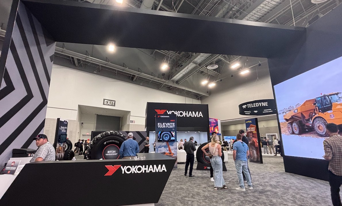 Yokohama exhibe la fortaleza de tres marcas OTR en CONEXPO